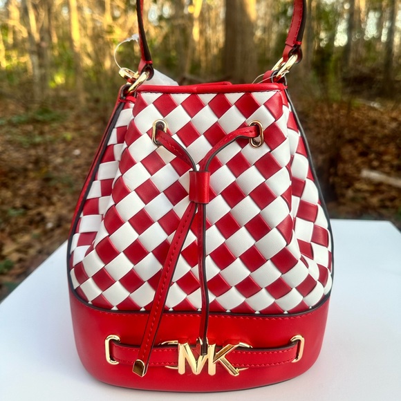 Michael Kors | Bags | Michael Kors Reed Medium Leather Bucket Bag ...